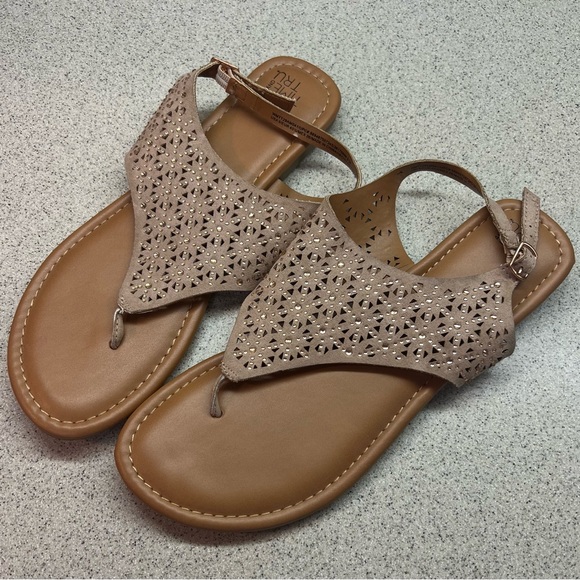 Time and Tru | Shoes | Time And Tru Sandals | Poshmark